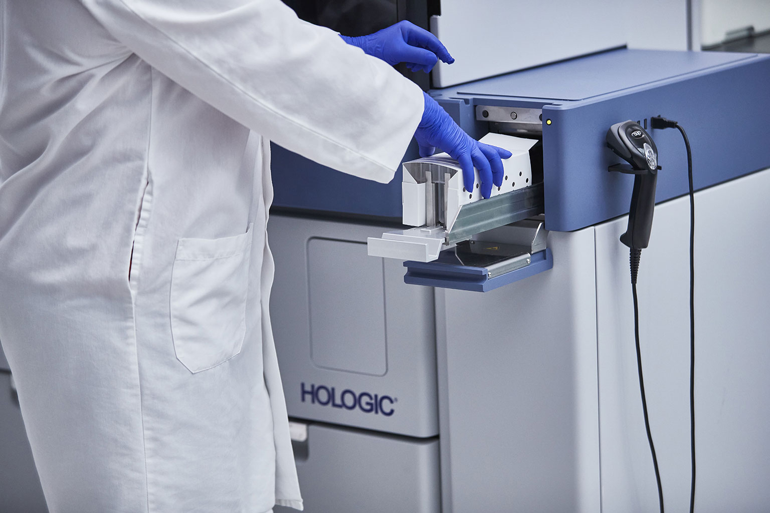 Panther® Plus, high throughput lab automation from Hologic